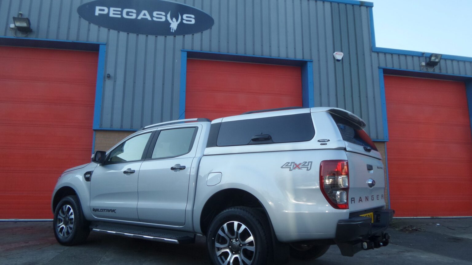 Ford Ranger Hardtops: Premium Ranger Canopy with Central Locking, Pet ...